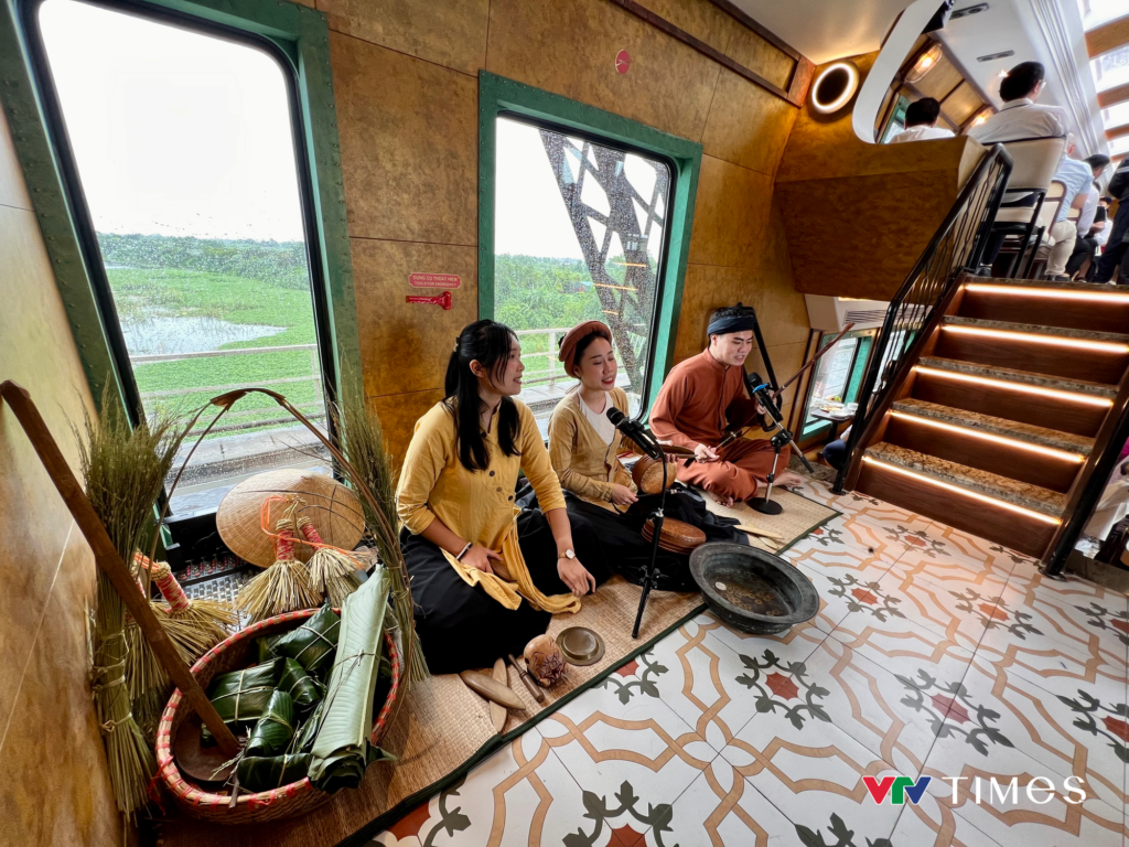 The Hanoi City Tour Train: Unveiling the Capital's Charm - xe.today