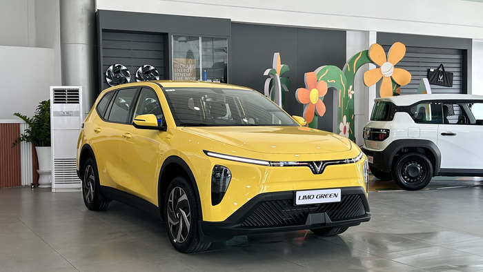 Unbelievable: VinFast Limo Green Matches Mitsubishi Xpander Sales in ...