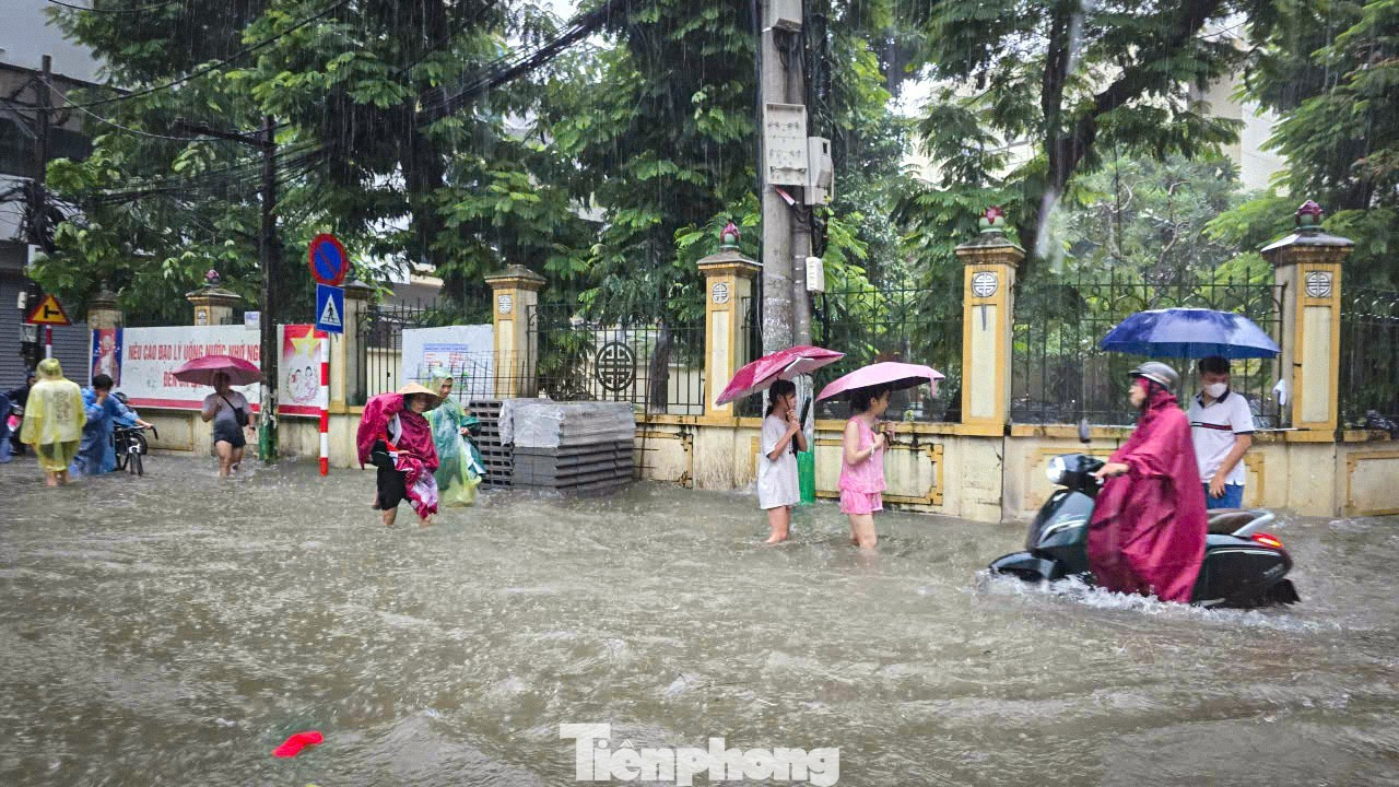 Hanoi Launches Urgent Flood Control Projects Ahead of the 2026 Rainy ...