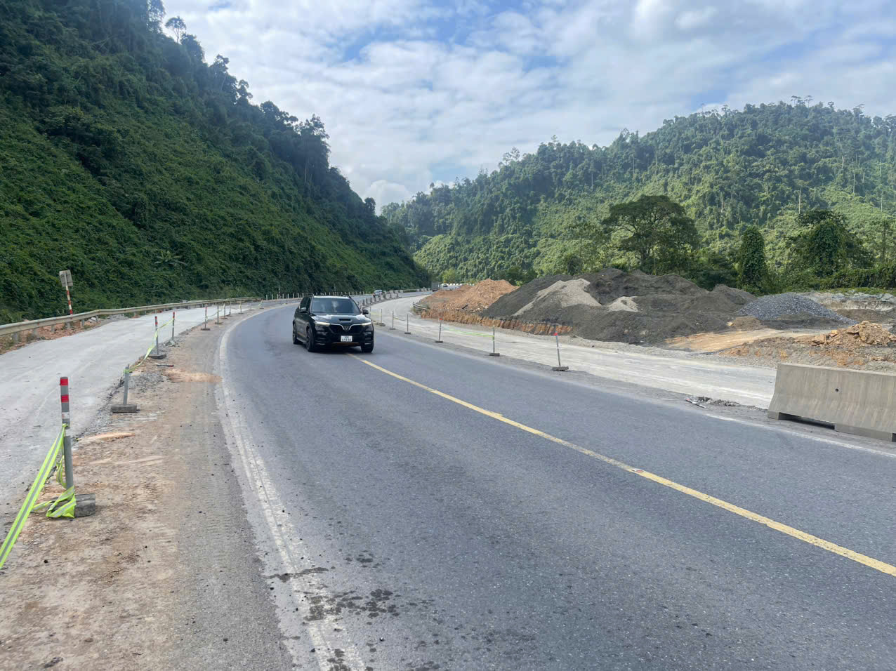 Accelerating Progress: La Son - Hoa Lien Expressway Expansion Project ...